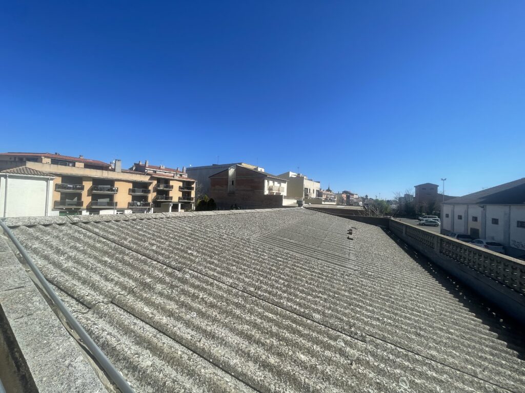 Transformez Facilement Votre Toit En Tôle Ondulée En Panneaux Sandwichs